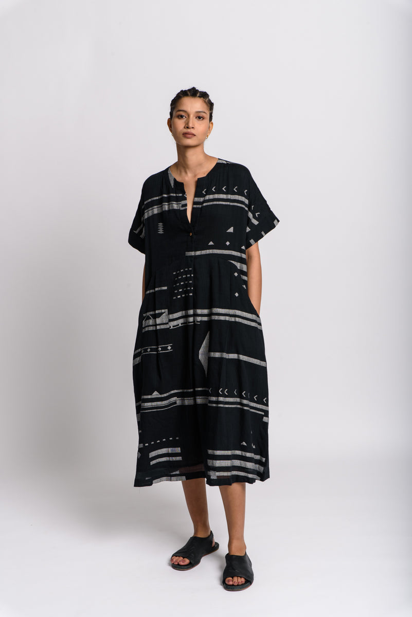 Black shift dress – World of Crow